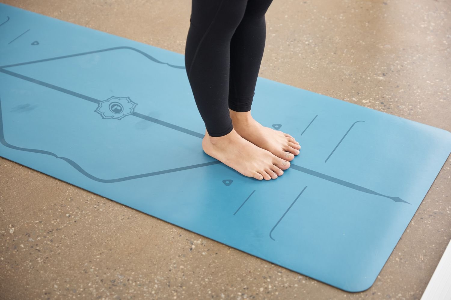 How To Clean Alo Yoga Mat Easy And Effective Tips