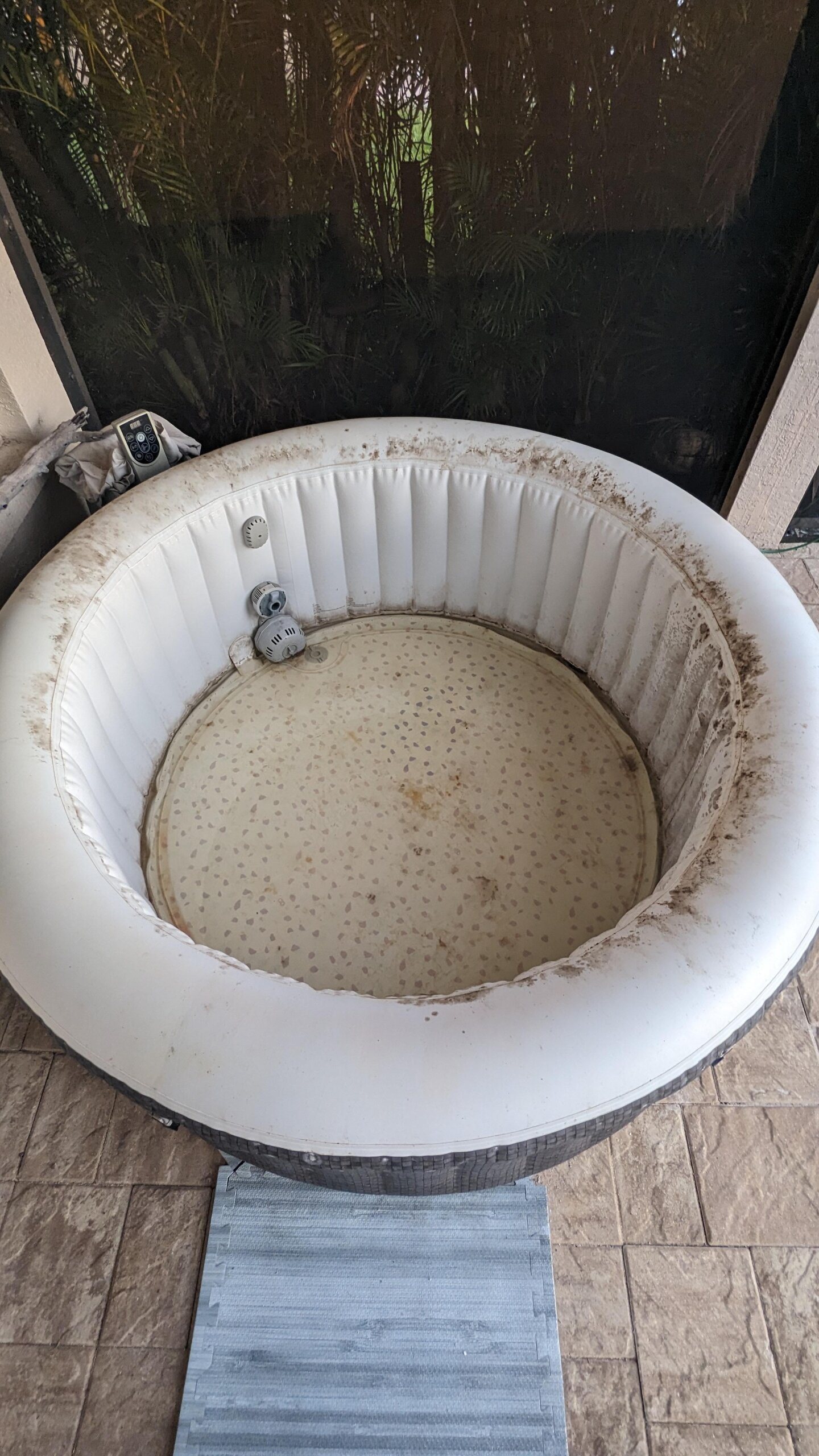 How to Clean Inflatable Hot Tub