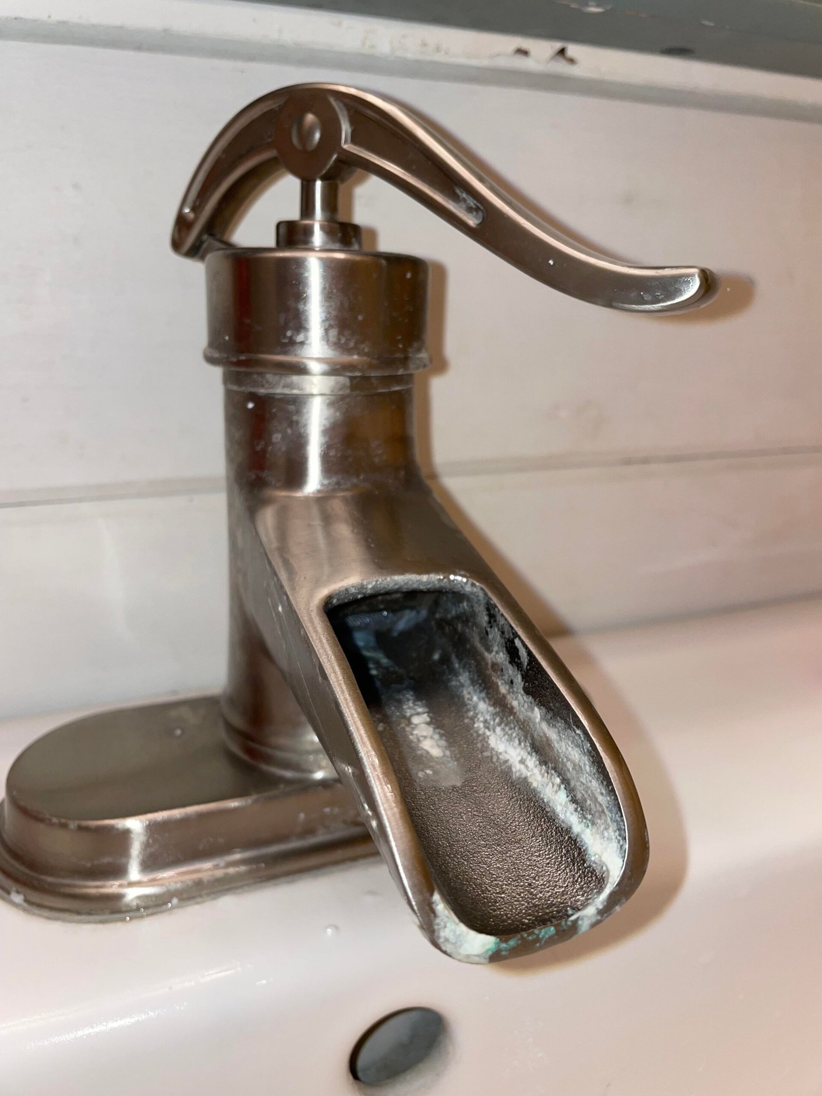 How to Clean Waterfall Faucet: Expert Tips for Sparkling Results