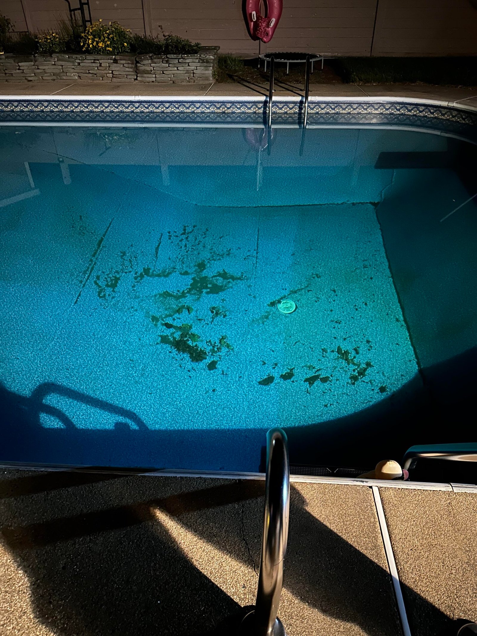 How to Clean Bottom of a Pool: Expert Tips and Tricks