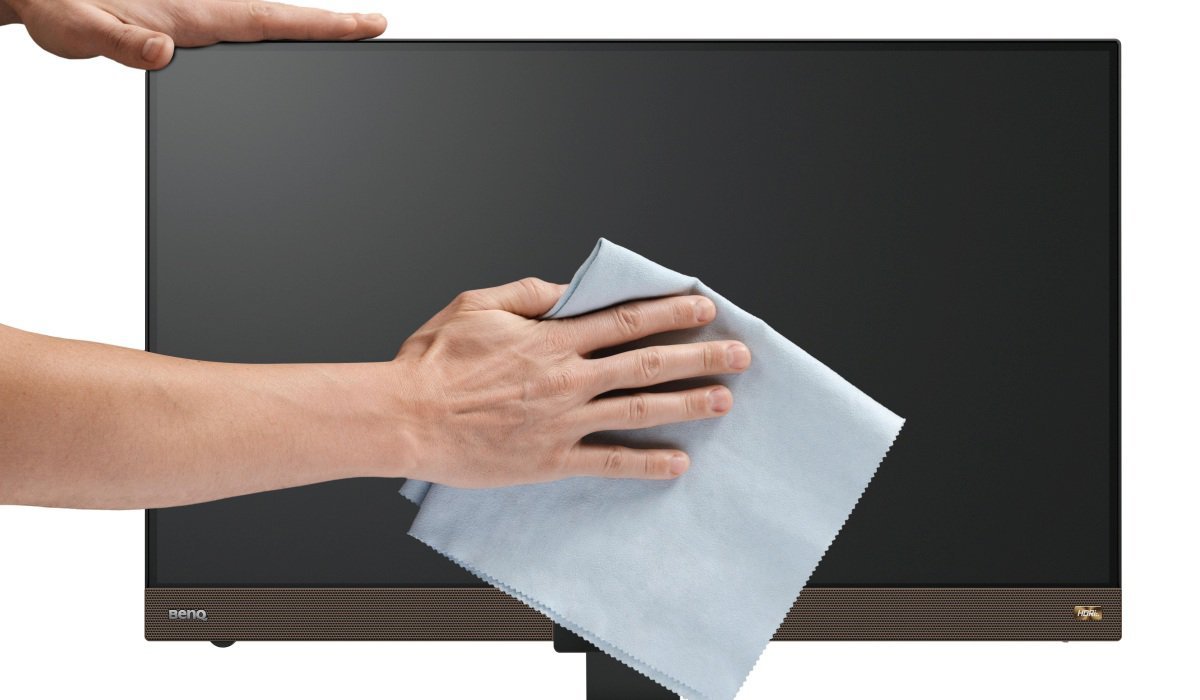 How to Clean IPS Monitor: Expert Tips for a Crystal Clear Display