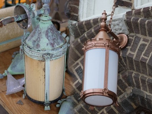 How to Clean Oxidized Outdoor Light Fixtures: Easy DIY Guide