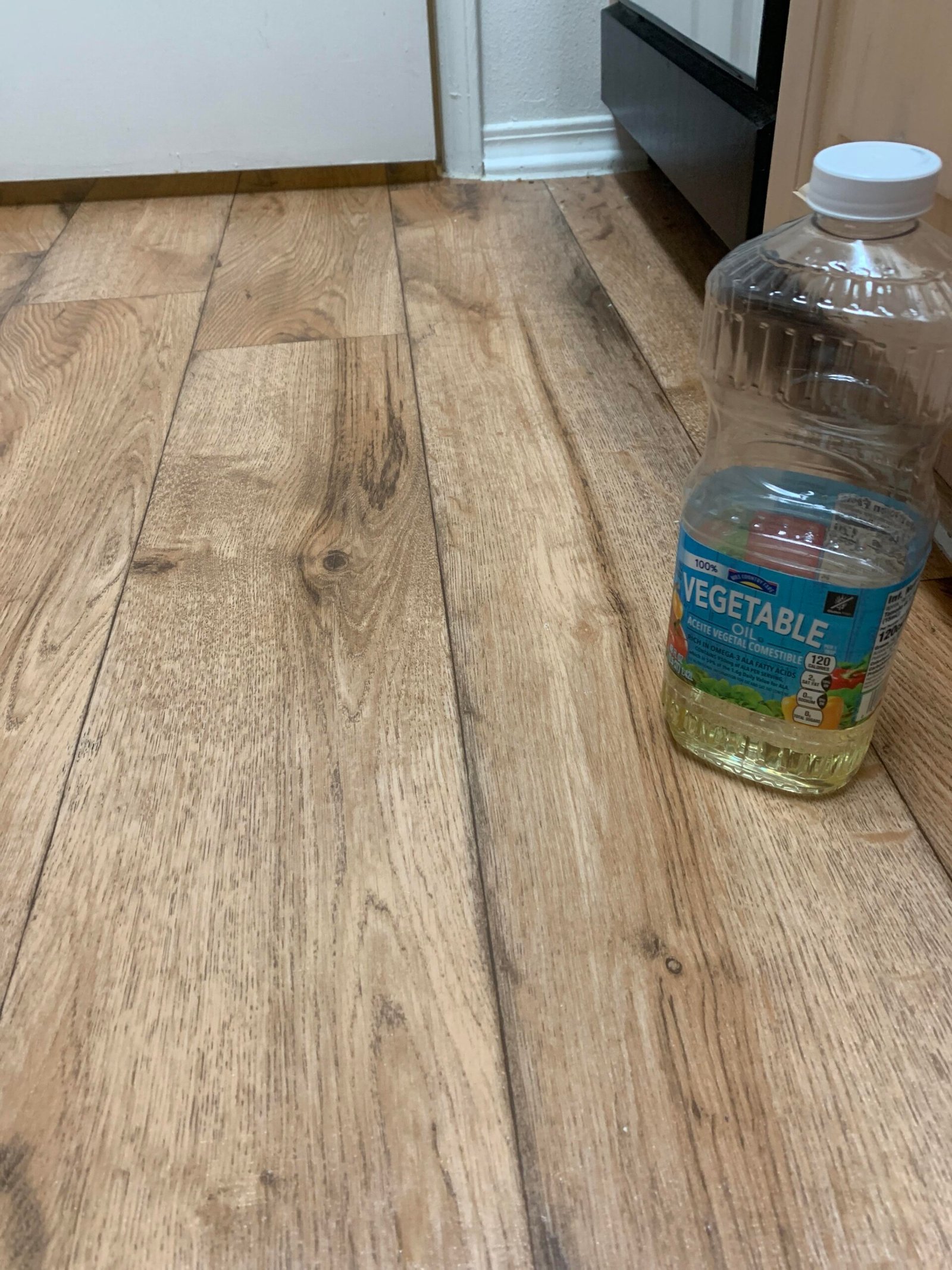 How to Clean Up Cooking Oil Spills on Floor: Quick and Easy Tips